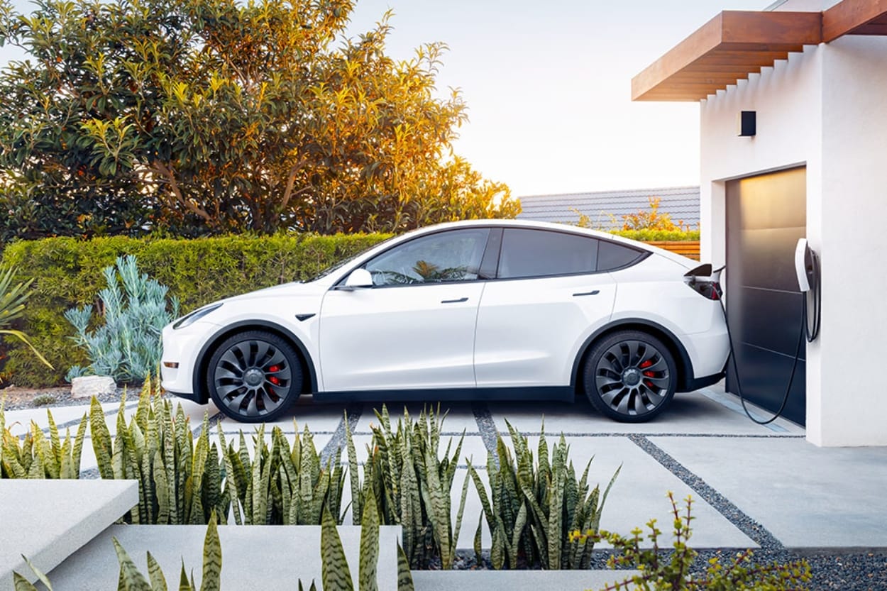 Tesla Model Y gets Long Range rear-wheel drive version - AutoGear Tesla Model Y gets Long Range rear-wheel drive version - AutoGear